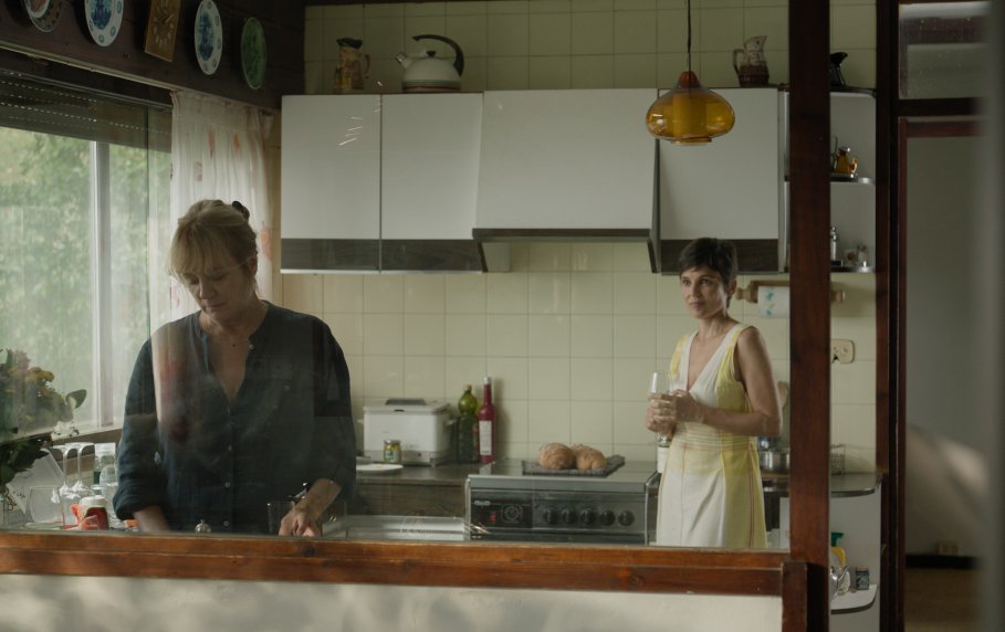 ‘Hermanas’, con Emma Suárez y Elena Anaya, ha comenzado su rodaje. Producen Solita Films ...